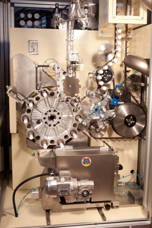 MOSS | Offset Machines, Silk-screen Printing, Heat Transfer